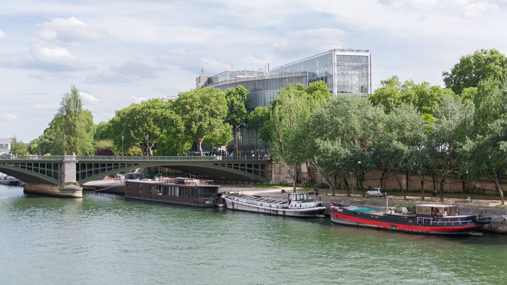 Habitat fluvial : 5 choses à savoir avant d’acheter une péniche ...