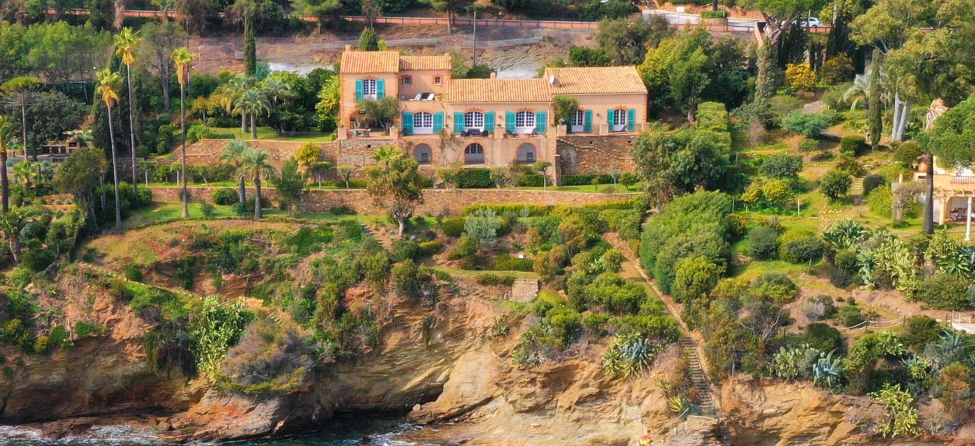 Rayol-Canadel-sur-Mer : Sublime maison pieds dans l'eau et vue à couper ...